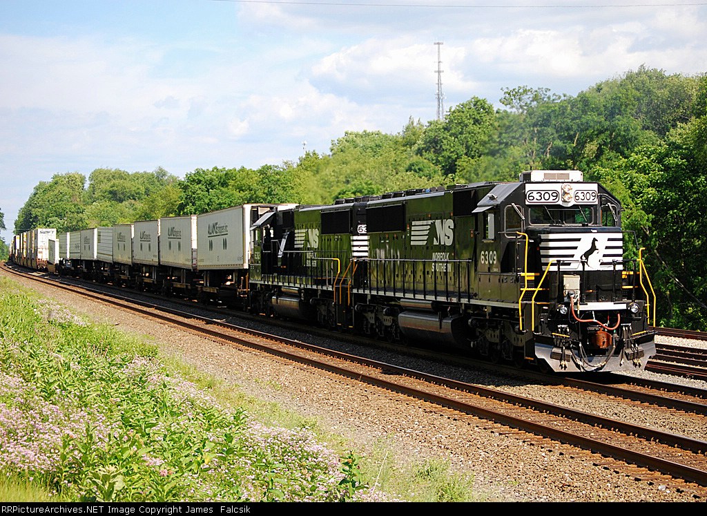 SD40E helpers 6302 & 6309 shove east